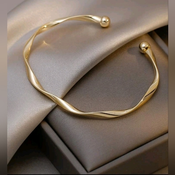 Anthropologie | Jewelry | Gold Bangle | Poshmark